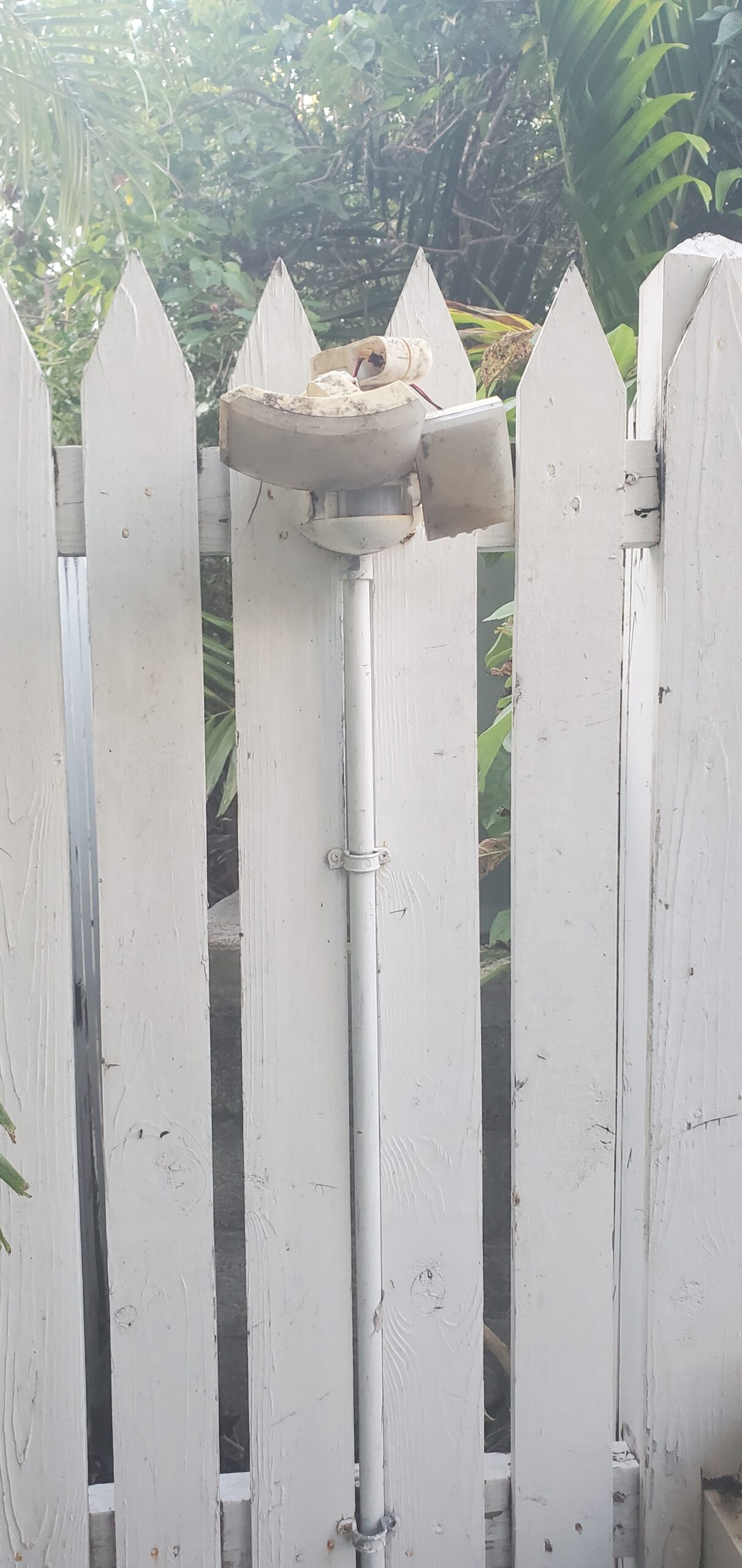 Key West Golf Club HOA - Golf course front gate walk way spot light ...